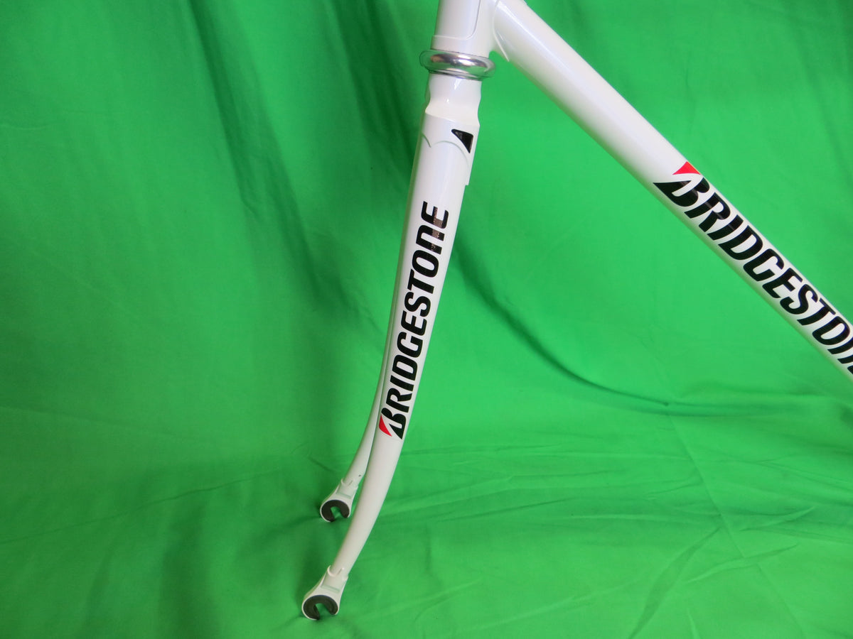 Bridgestone // White // 50.5cm – NJS EXPORT