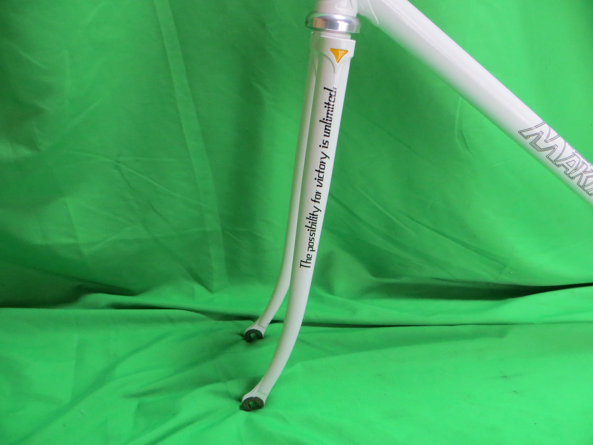 Makino // White // 55.5cm – NJS EXPORT