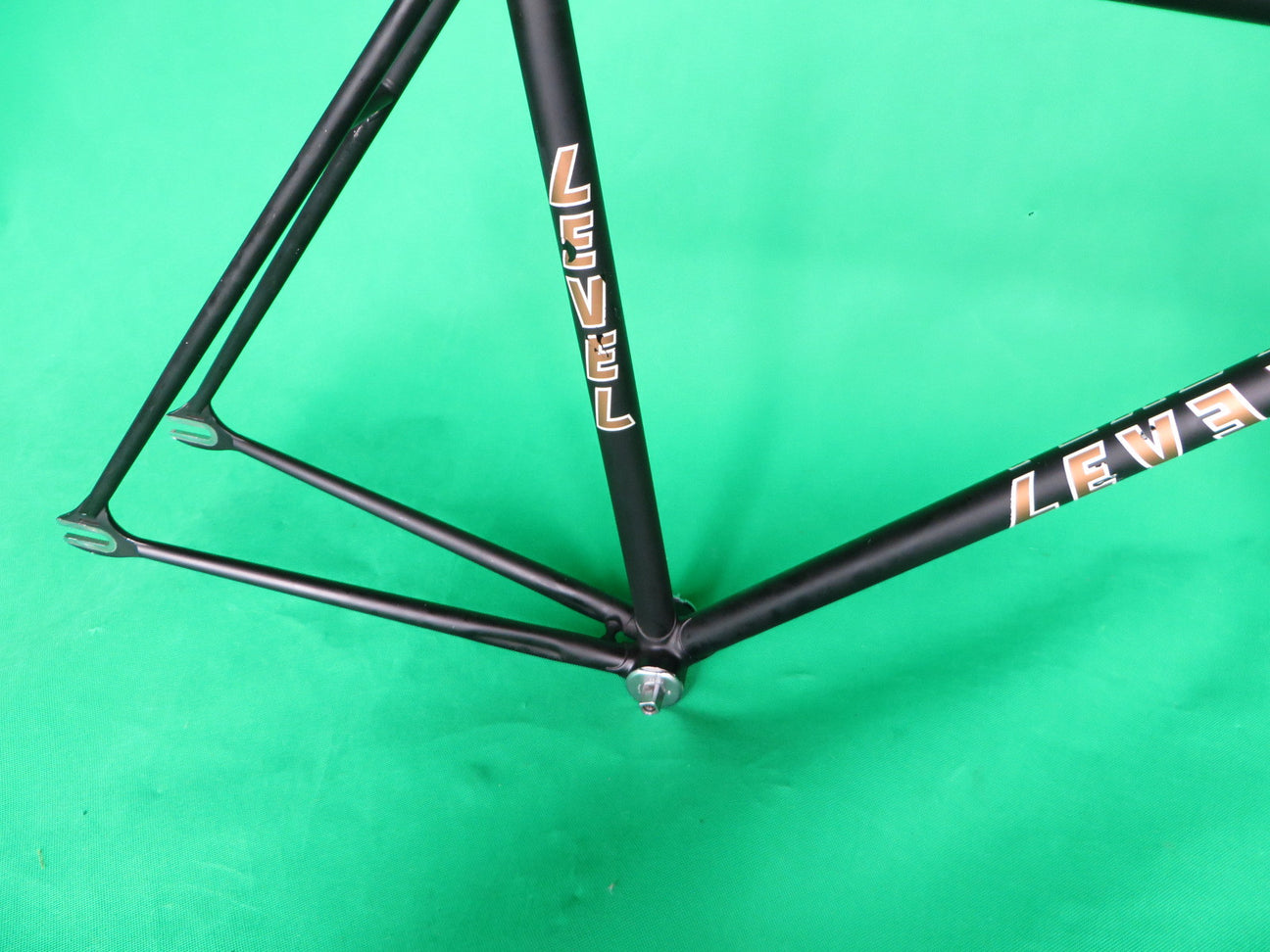 LEVEL | matte black | 2013 | 50.5cm – NJS EXPORT