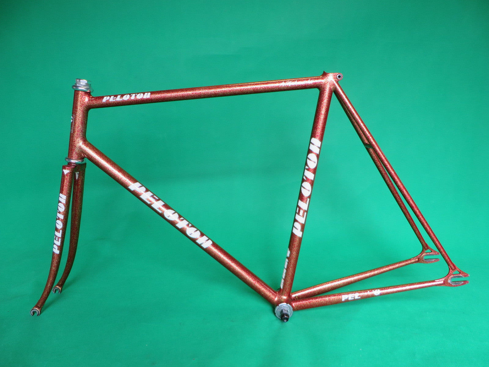 PELOTON // red + gold flake // 55.5cm – NJS EXPORT