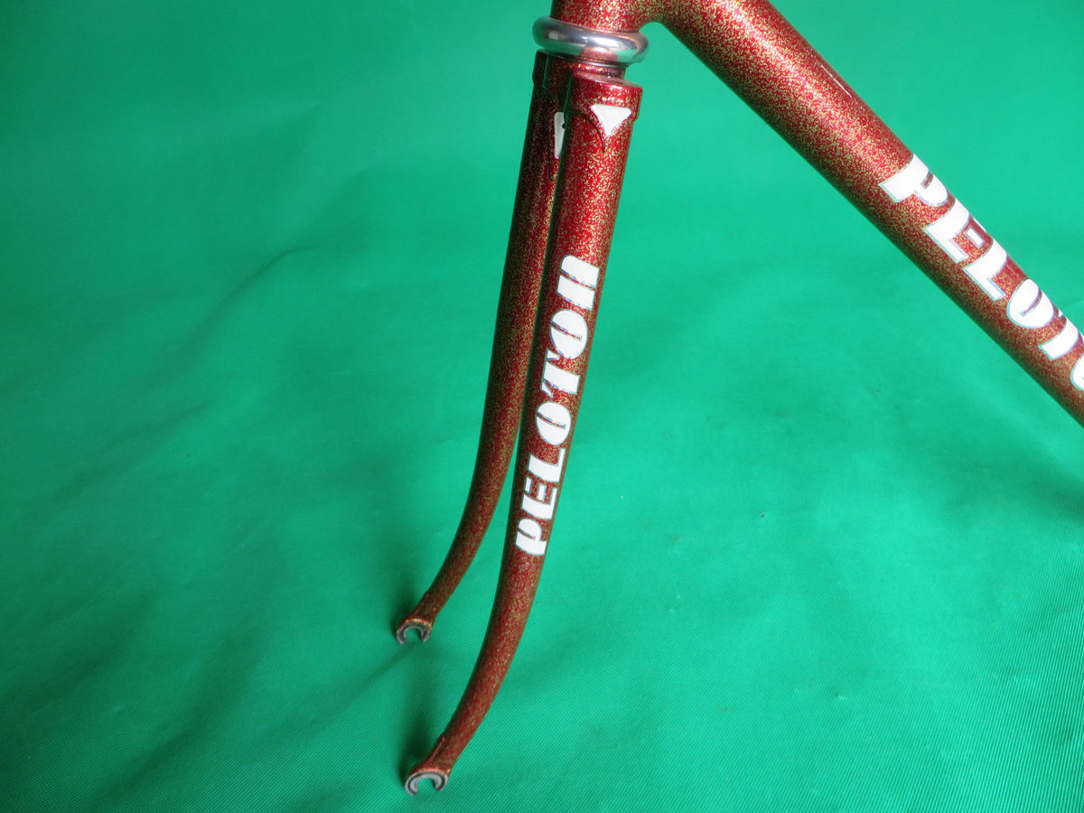 PELOTON // red + gold flake // 55.5cm – NJS EXPORT