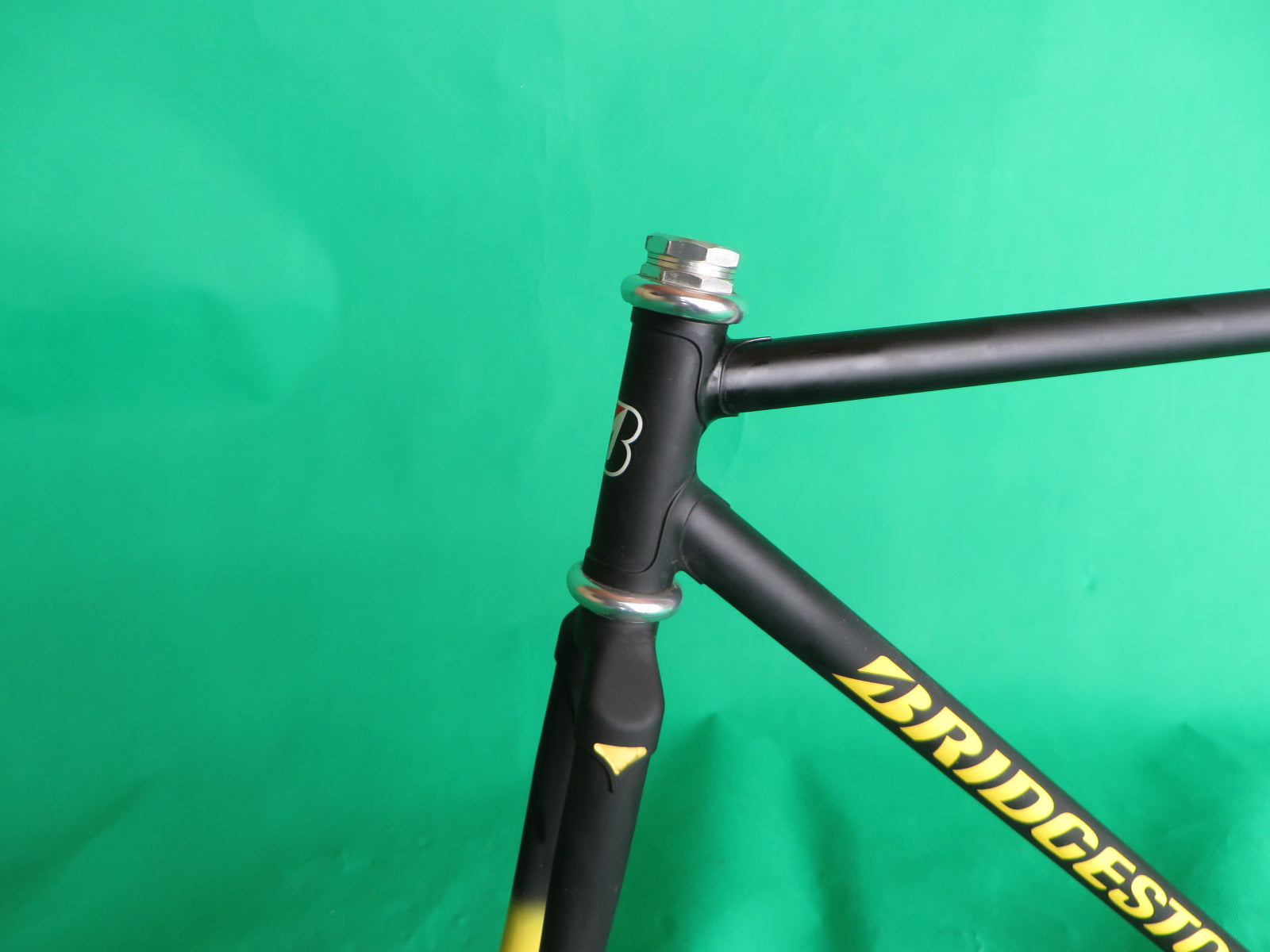 Bridgestone // Matte Black / Yellow Fade // 50.5cm – NJS EXPORT